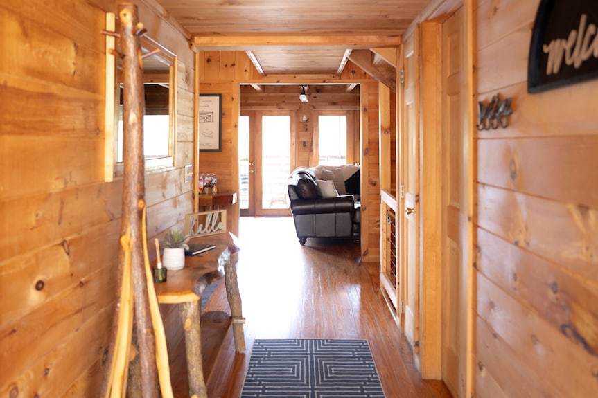 6 Br/3 Bath Riverfront Cabin W/hot Tub Game Rm & Fire Pit | Pet Friendly - Georgia