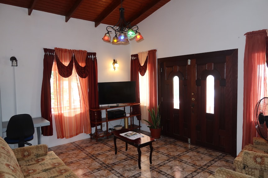 Elegant Rays Apartment-elegant,' Spacious, Relax, Affordable Home Away From Home - Granada