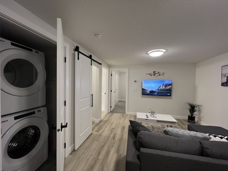 Cozy New Suite In Nw Calgary - Alberta