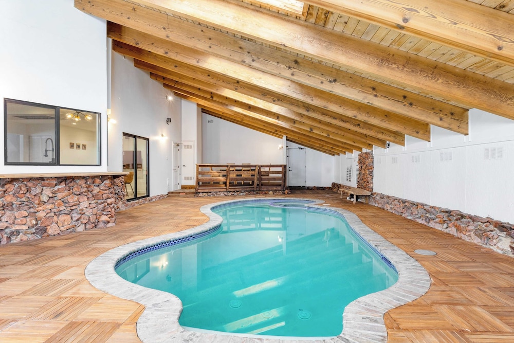 Honeypot By Avantstay Indoor Pool & Hot Tub - Big Bear Lake, CA