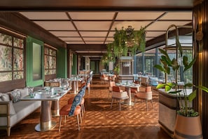 4 restaurantes: opção de café da manhã, almoço e jantar