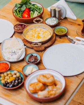 Pequeno-almoço inspirado na cozinha local diário incluído 