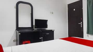 Quarto Duplo Standard | Secretária, secretária adequada para computadores portáteis