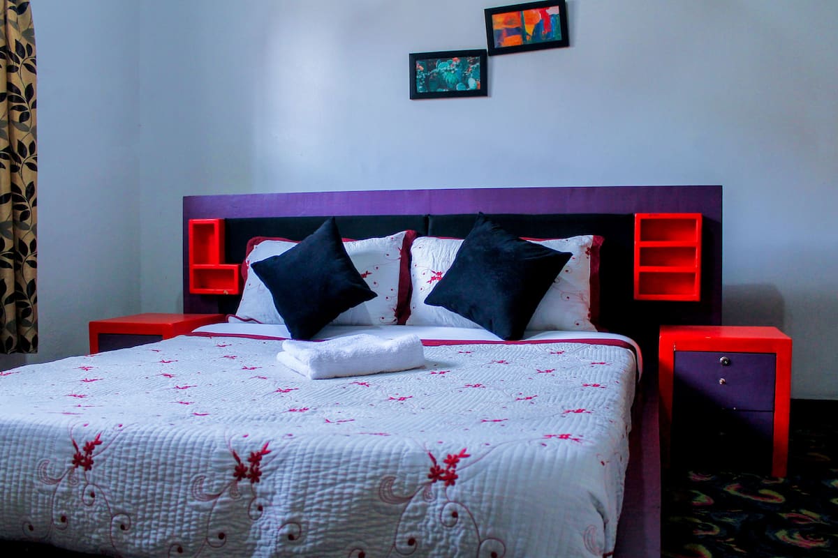 Quarto Duplo Standard | Secretária, ferro/tábua de engomar, Wi-fi grátis 