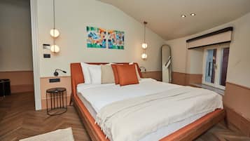 Apartamento Deluxe | Minibar, cofre no quarto, secretária, cortinas/cortinados opacos