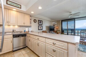 Condo, 1 quarto | Cozinha privada | Geladeira, fogão, cafeteira/chaleira, torradeira