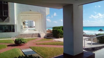 Quarto, vários quartos, acessível, para fumantes | Praia