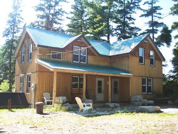 4 Bedroom Cottage On Manitoulin Island - Next To Sandy Beach! - Ontario
