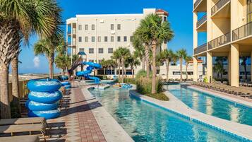 Apartamento em Condomínio Fechado, 4 quartos | Piscina | Piscina exterior, uma piscina aquecida