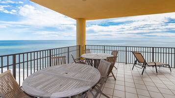 Apartamento em Condomínio Fechado, 4 quartos | Terrenos do alojamento