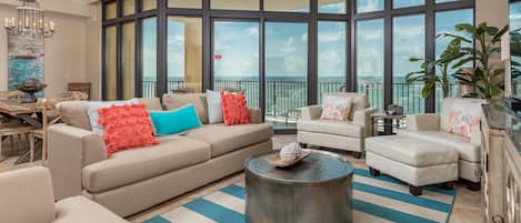 Condo, 3 quartos | Área de estar