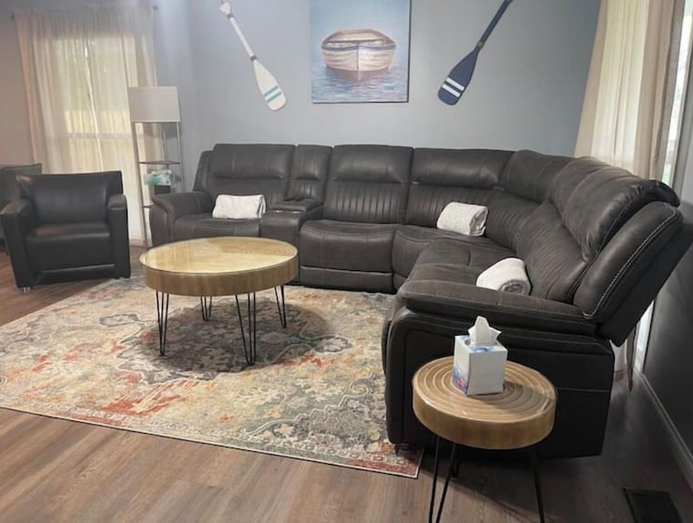 House On 7 Acre Lake. Newly Renovated 3 Bed 2 Bath - Greenwood, IN