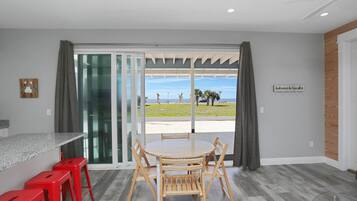 Casa, várias camas (Sunny Beach Retreat B) | Opções para refeição