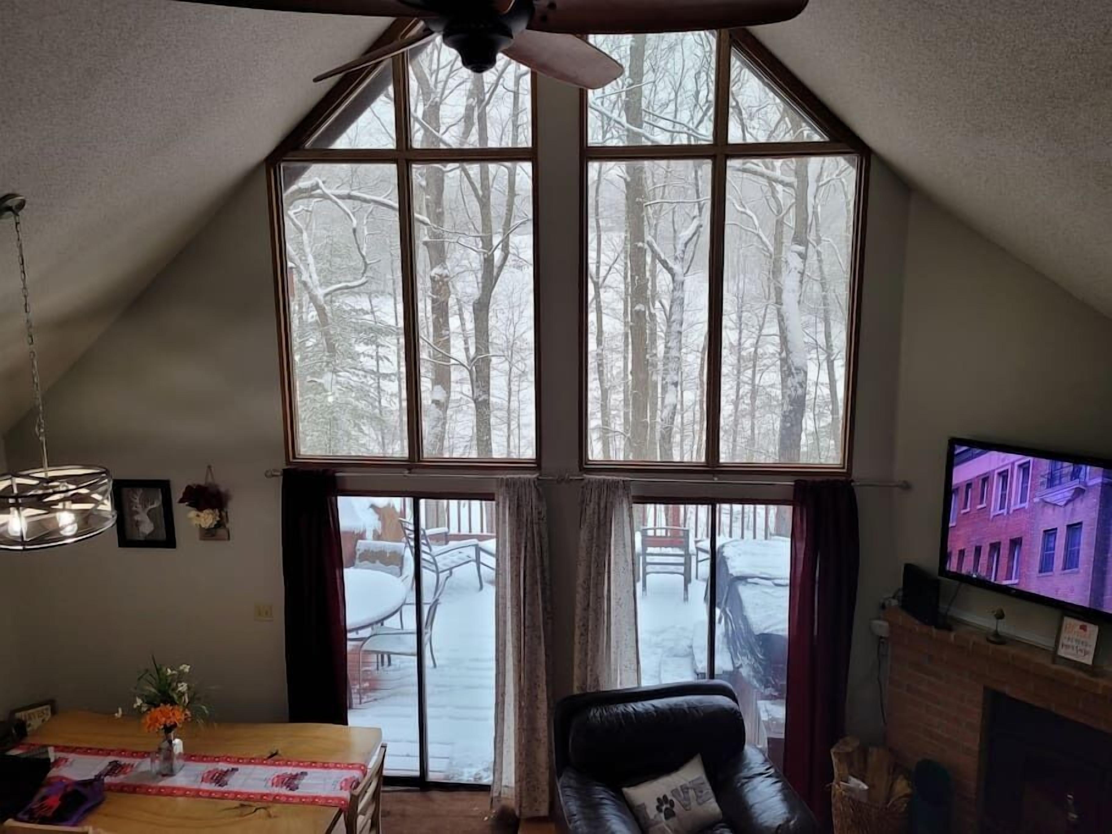 Grateful Moments Cabin In The Woods Resort, Hot Tub, Fire Pit, Golf, Access Pool - West Virginia