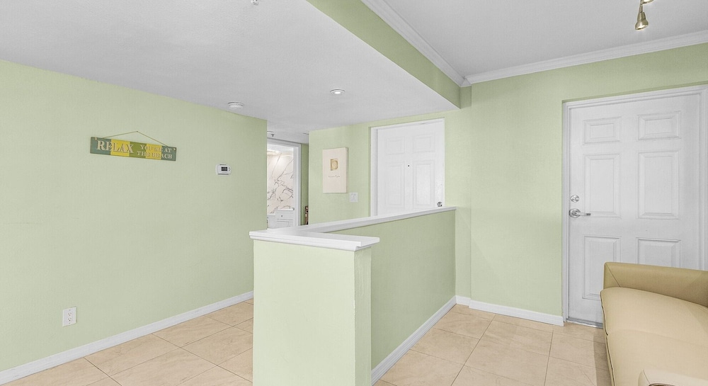 Top-floor 2br Treasure With Jaw-dropping Gulf Views - Sarasota, FL