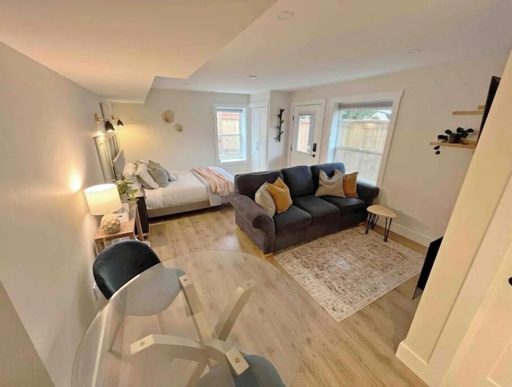 Modern Studio With Soft Tub -Ratcliffe Guest Suite - 鄧肯