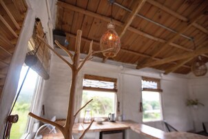 Cabana panorâmico, acesso à piscina, vista para a montanha | Espaço de trabalho para notebook, Wi-Fi de cortesia, roupa de cama