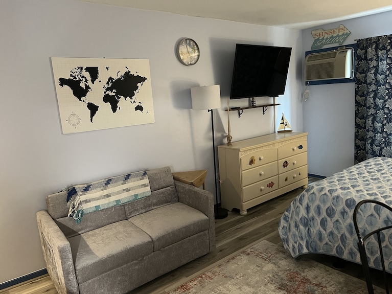 The Great Escape On Hampton Beach. Beach Directly Across The Street. - New Hampshire (State)