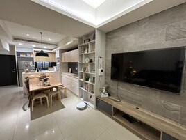 Smart TV de 65 de polegadas com canais digitais, televisor, Netflix 