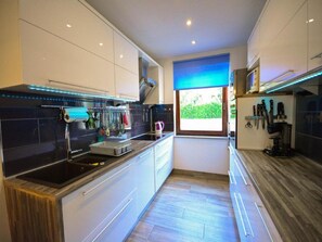 Casa (Holiday Home JADRANKA - Four Bedroom ) | Cozinha privada | Um frigorífico 