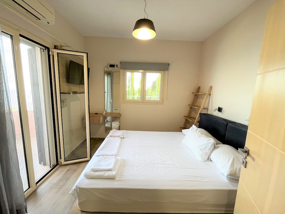 Charming Villa, Private Pool, Stunning Seaviews/sunsets, Walk To Village-melina - Lefkada