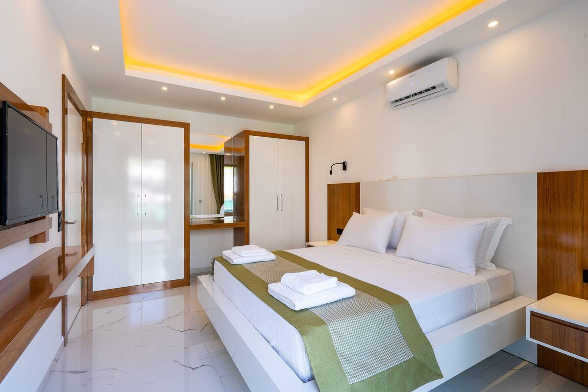 Apartamento Premium, 2 quartos | Roupa de alta qualidade, camas de colchão viscoelástico, secretária 