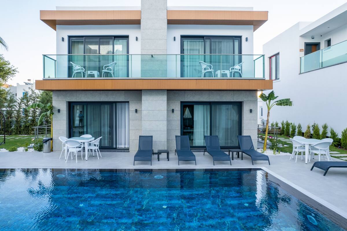 Apartamento Deluxe, 2 quartos | Roupa de alta qualidade, camas de colchão viscoelástico, secretária 