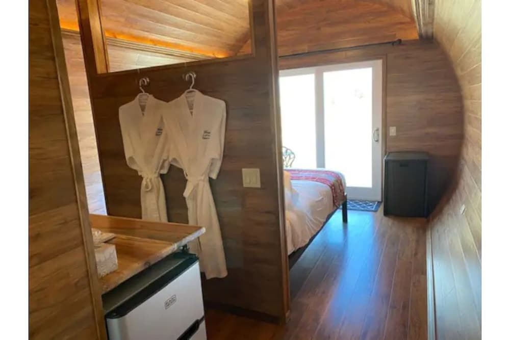 Merlot Cabin - Seguin, TX