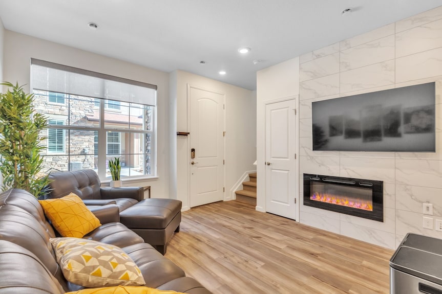 Luxury Brand New Townhouse, Family And Pet Friendly - Highlands Ranch, CO