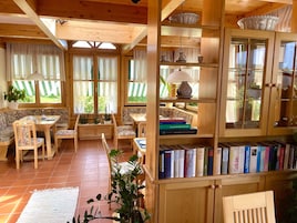 Café da manhã com buffet grátis todos os dias