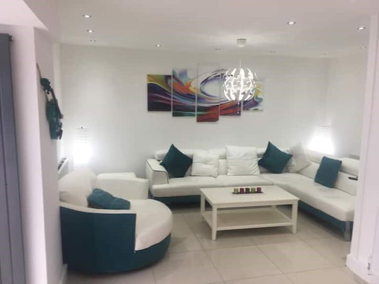 Warm And Inviting Home In Fairview - With Outdoor Hot Tube - South Wales