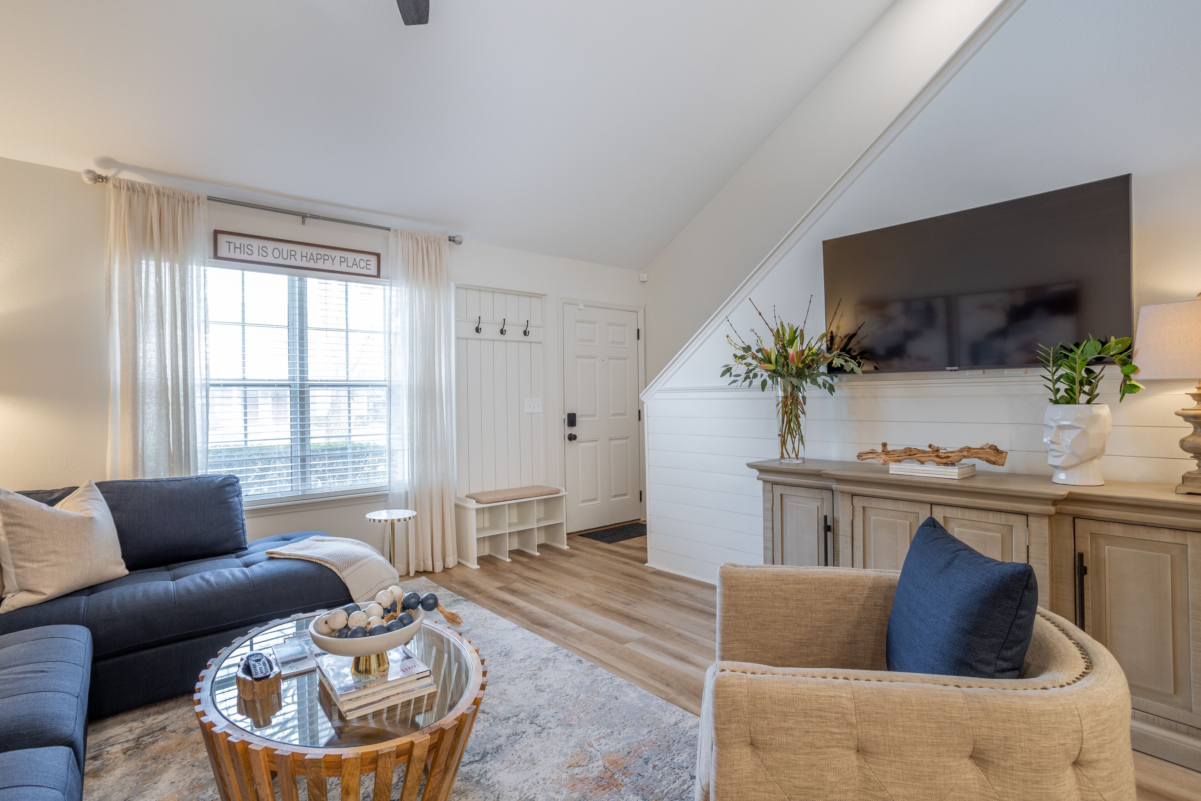 Luxurious Living, Fully Renovated W/ Amenities - Tallahassee, FL