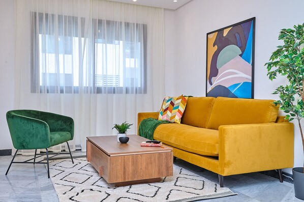 Apartamento Nobre | Sala de estar | Smart TV de 46 polegadas com canais via satélite, televisor 