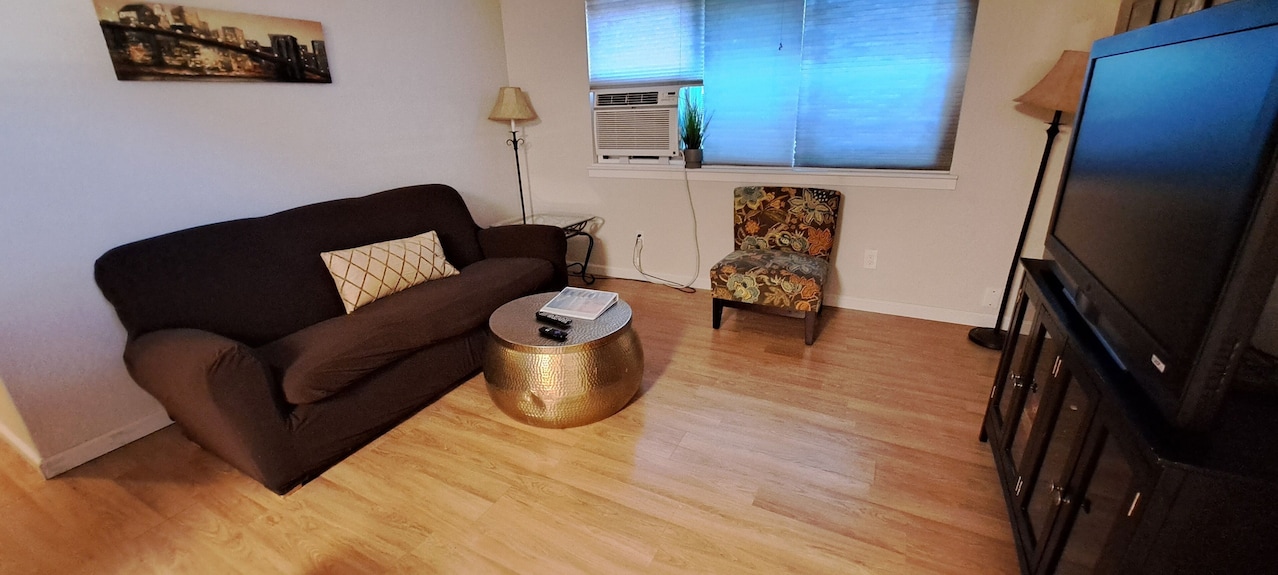 Cozy Downtown Apartment - ベニシア, CA