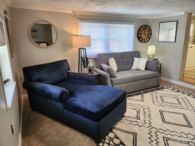 Relaxing Riverfront, Private Dock, & Hot Tub - Ohio