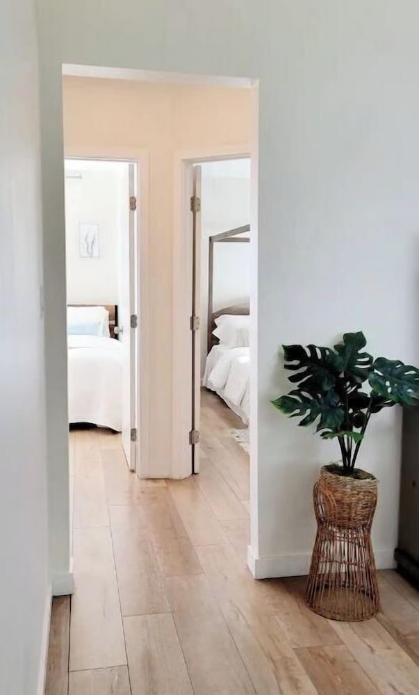 New Modern 2bdrm Apt Near The Beach A/c And Parking - Cypress, CA