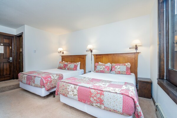 Manitou Lodge 2 Hotel Room By Alpine Lodging Telluride - Ouray, CO