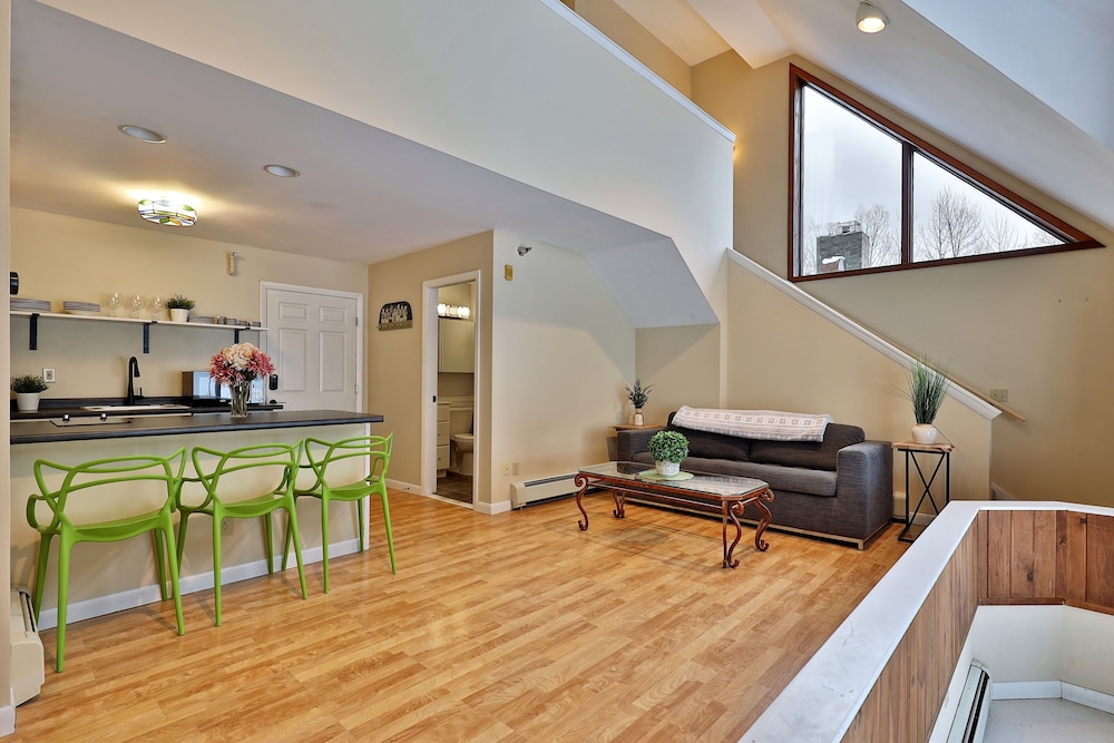 The Birch Ridge: Owner's Suite #5 - Queen/sofa Bed Suite In Killington. Hot Tub. Renovated. 1 Bedroom Home - Vermont