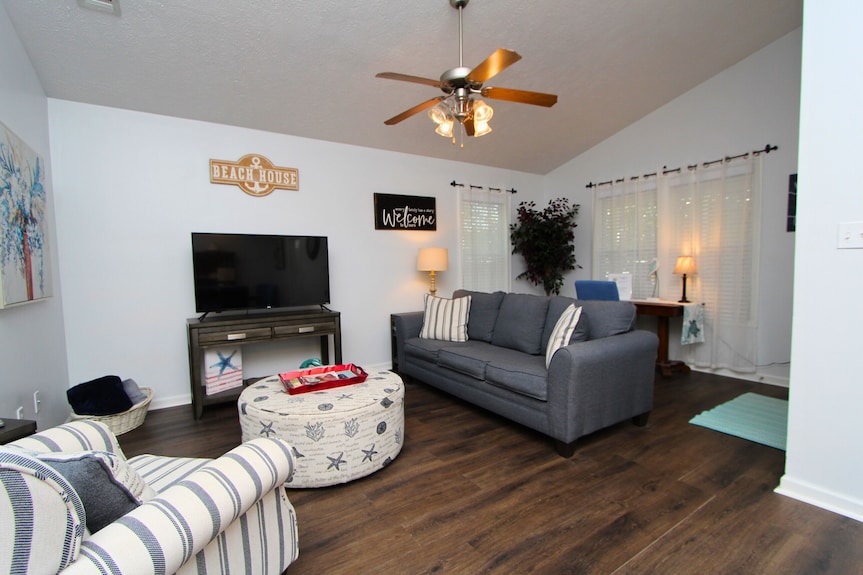 Annie's Cottage- A Peaceful Summer Getaway In Bay St. Louis! Adjustable Queens - ミシシッピ州