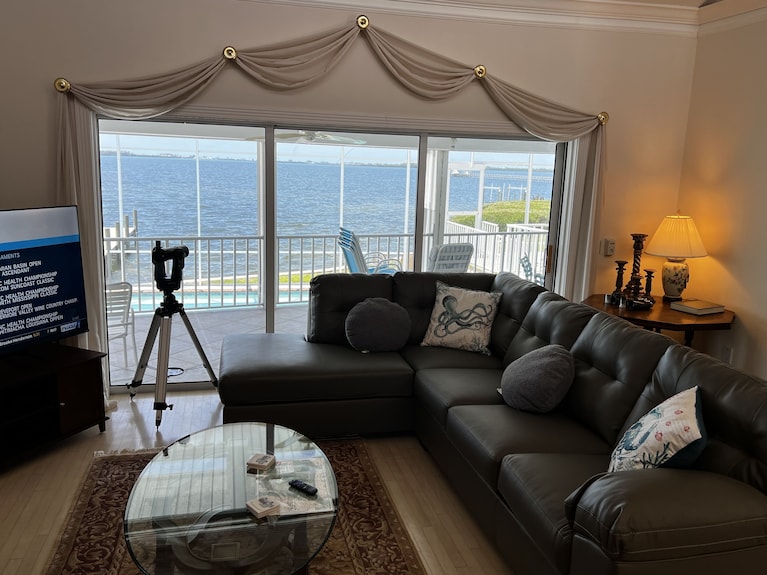 The Bays Edge Retreat Waterfront - 布雷登頓