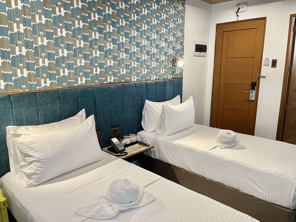 Lighthouse Point Hotel - Dumaguete