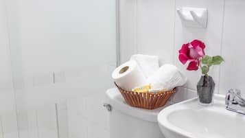 Quarto casal luxo | Banheiro | Toalhas de banho