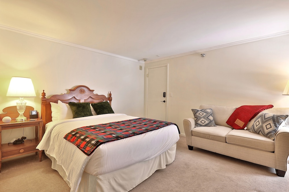 The Birch Ridge: Lace Room #3 - Queen Suite In Renovated Killington Lodge. Hot Tubs. 1 Bedroom Home - Vermont