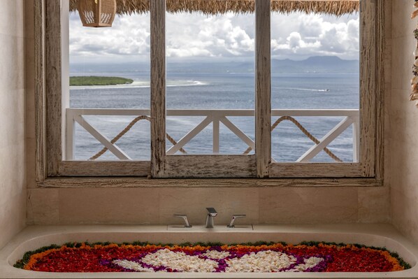 Suite Ocean View with Daily Afternoon Tea | 1 quarto, roupa de alta qualidade, edredões de penas 