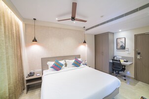 Quarto executivo | Cofres nos quartos, escrivaninha, Wi-Fi de cortesia, roupa de cama