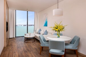 Two-bedroom Residence Executive Bay Vista | Vista do quarto