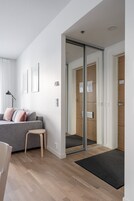 Apartamento luxo | Área de estar | Smart TV 40 polegadas com canais a cabo, TV, pisos aquecidos