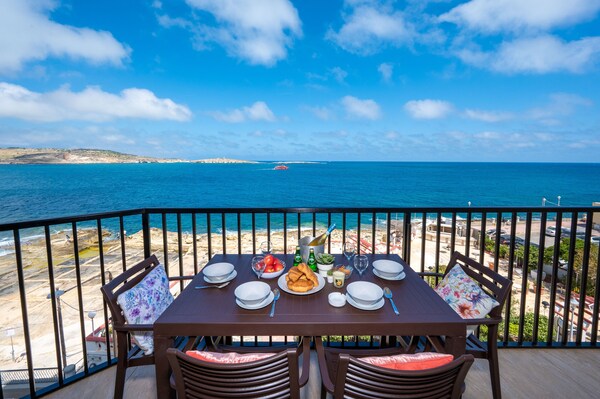Islet Seafront Apartment Corner Terrace - Malta