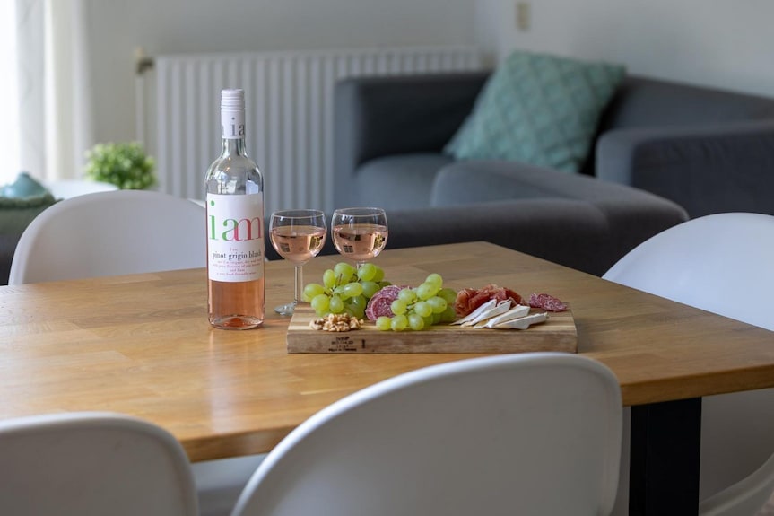 Beleef Een Onvergetelijke Vakantie In Onze Gezellige Cozy Lodges, Perfect Voor 4 Tot 5 Personen! Deze Vrijstaande Accommodaties Van ± 60m² Bieden Volop Ruimte En Comfort, Gelegen Op Een Prachtig Perceel Midden In De Veluwse Natuur. - Ermelo