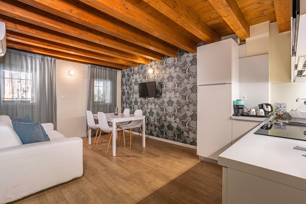 Apartamento Superior, kitchenette, Vista para a cidade | 1 quarto, secretária, secretária adequada para computadores portáteis